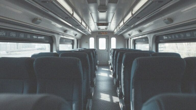 PKP Intercity 1 klasa przedziały - komfort i udogodnienia podróży